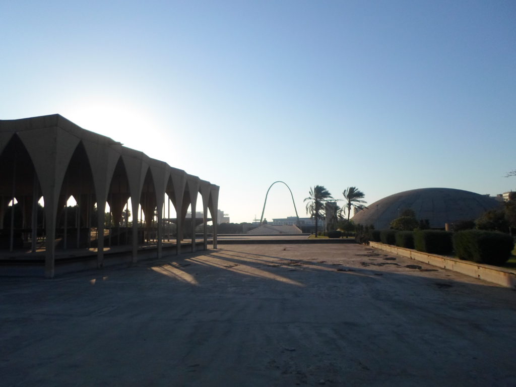 Article: The Value of "Negative" Space - the Modernist Public Space of ...